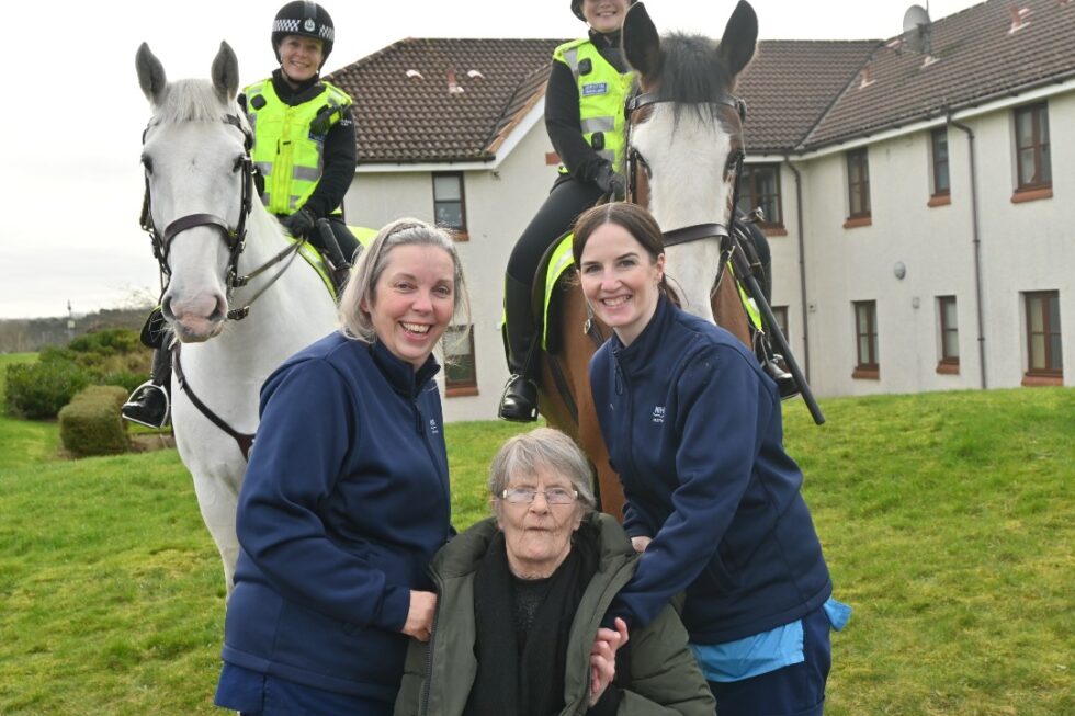 Special visit was ‘neigh’ bother | NHS Lanarkshire