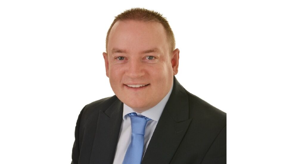 Consultant orthopaedic knee surgeon appointed as honorary professor ...